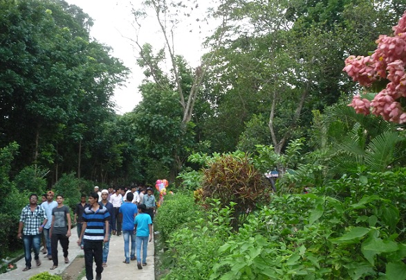 Homna - Comilla: Dhormo Sagor and Municipal Park | Comilla City