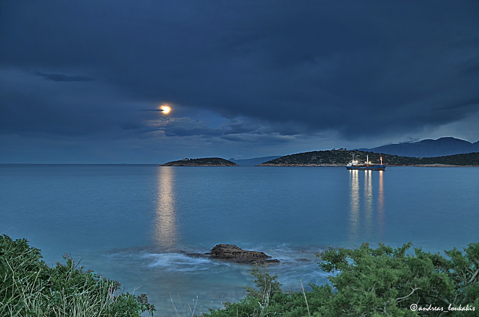 andreas_loukakis . . . . . .photographia: ΦΕΓΓΑΡΙ