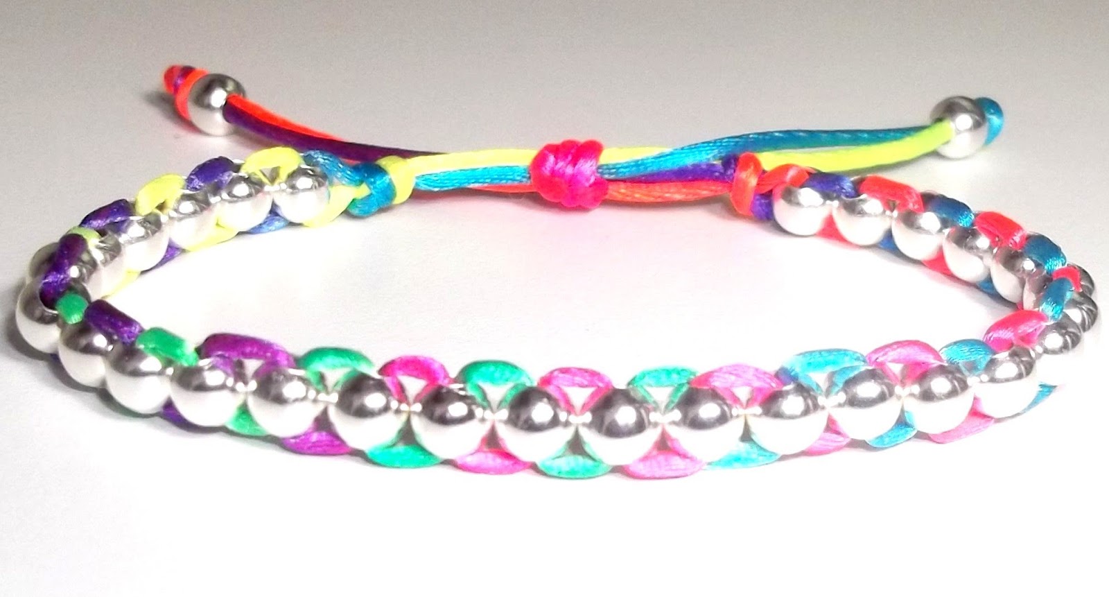 DESCUBRIENDO: TALLER DE PULSERAS
