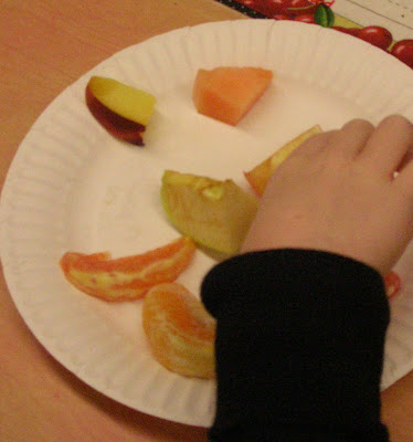 Kindergarten Kids: Fruit Tasting