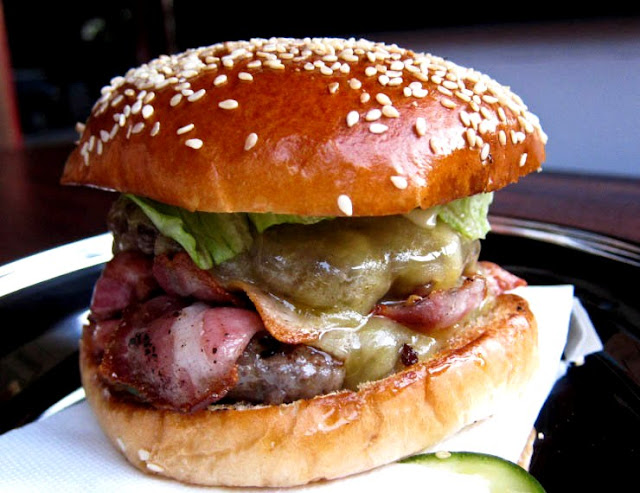 the indolent cook: huxtaburger, collingwood