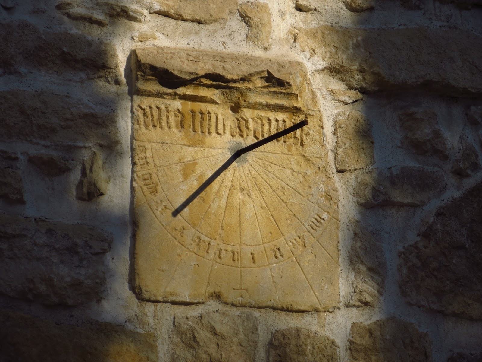 Cercul de stele: Ceasul solar de la Calvaria