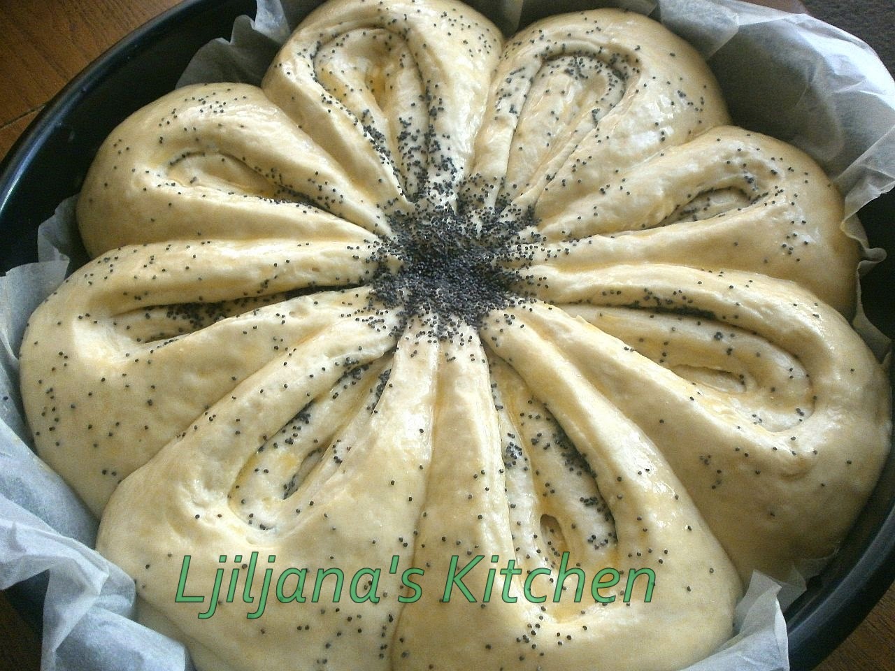 LISNATA POGAČA SA MAKOM