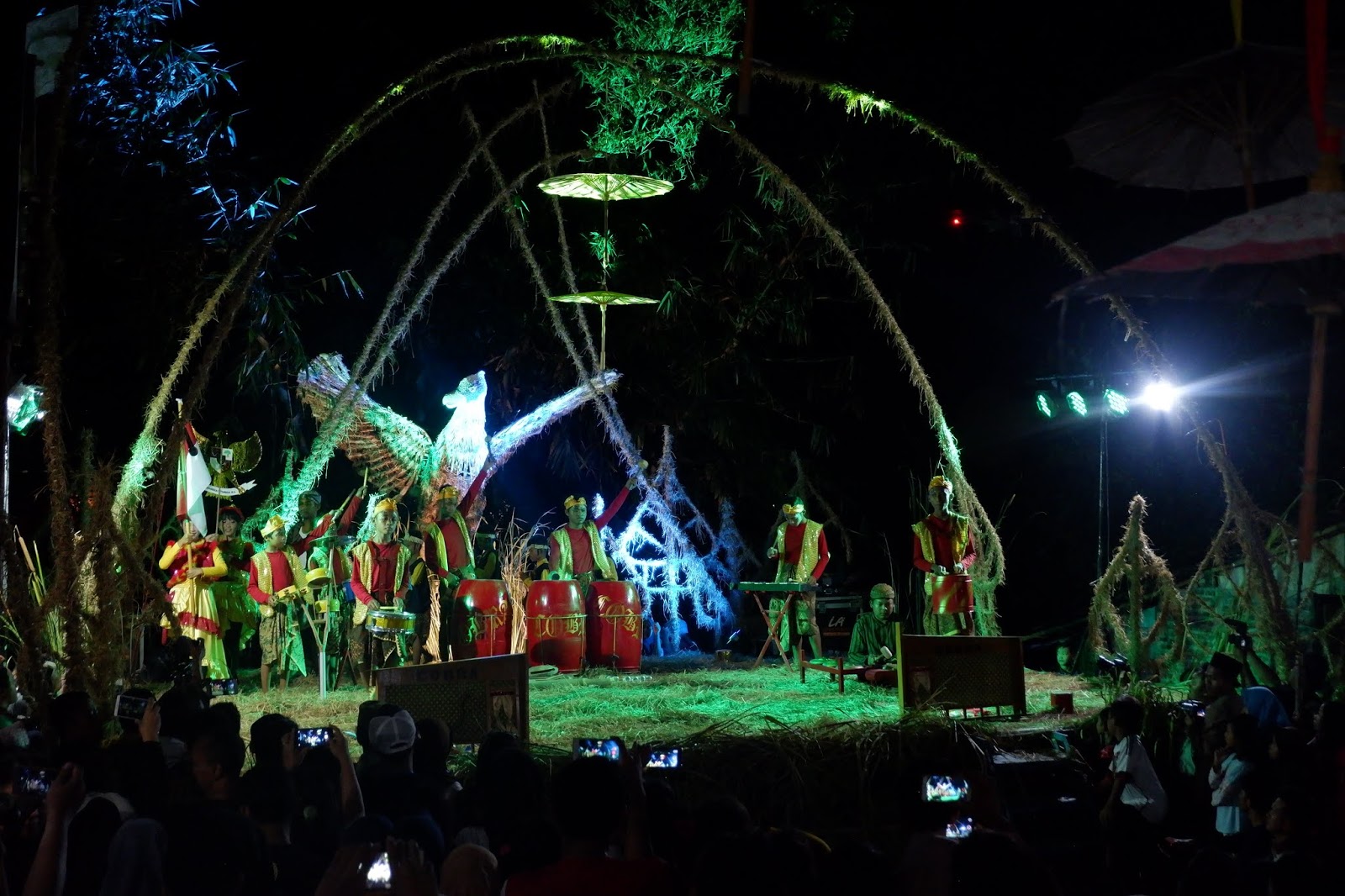 MENGENAL DRUMBLEK DI KAMPUNG RAGAM WARNA ~ DUNIAINDRA