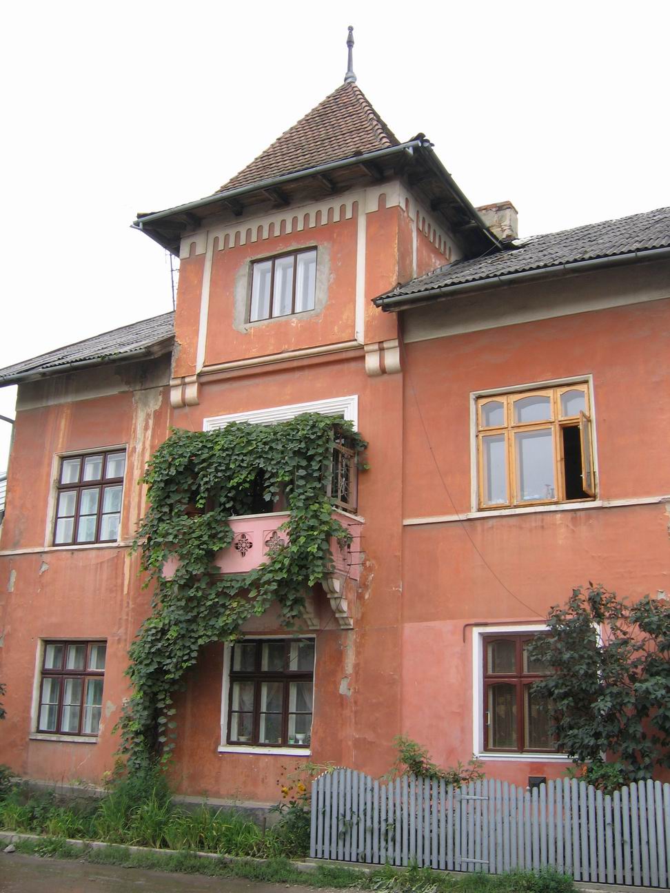 Stilul Arhitectural Neoromânesc: Clădiri din alt stil cu elemente ...