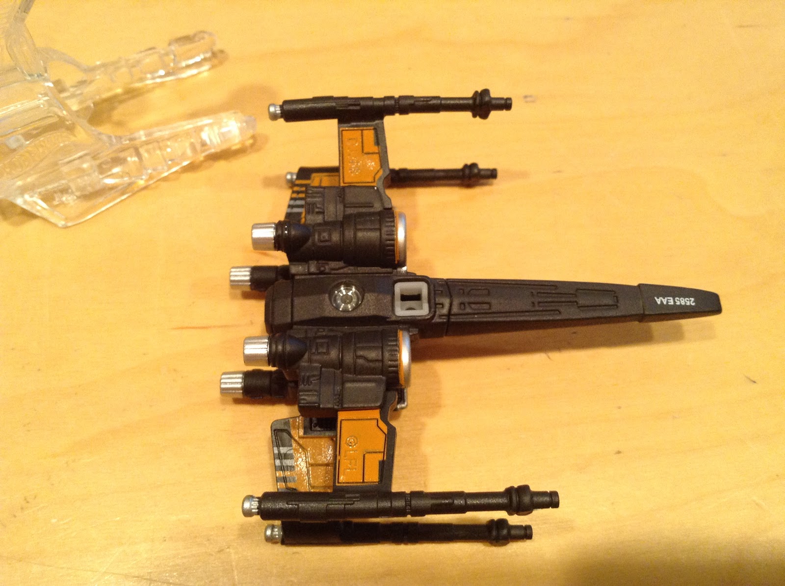 JULIAN'S HOT WHEELS BLOG: Poe's X-Wing Fighter (Black and Orange X-Wing ...