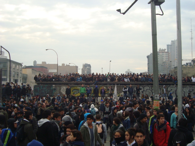 PUEBLO EN LUCHA!!!: NO SOMOS UNA MINORÍA ... SOMOS UN PUEBLO EN LUCHA.