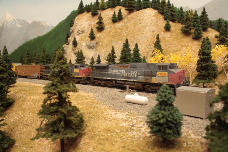 N Scale Addiction: Union Pacific ex-SP Patch Units on Marias Pass