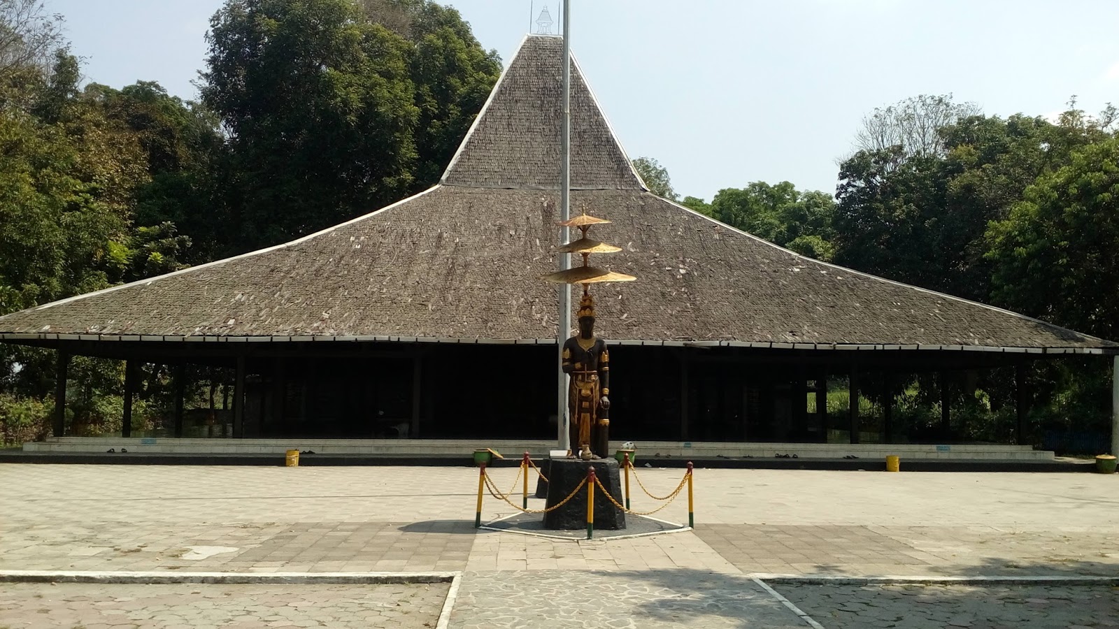 Pendopo Agung Trowulan | Sebuah Catatan Petualangan