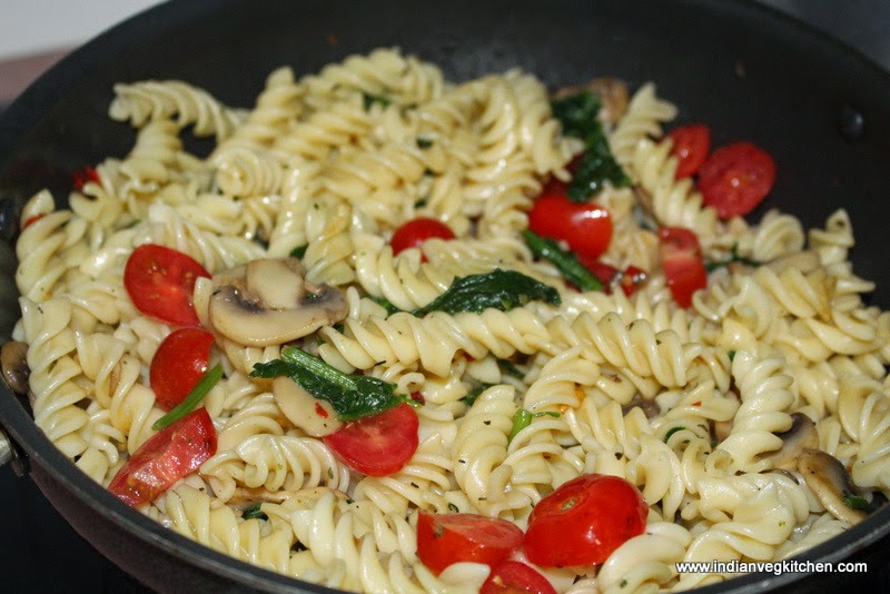 IndianVegKitchen: Fusilli with Spinach and Mushroom | Easy Pasta Recipe