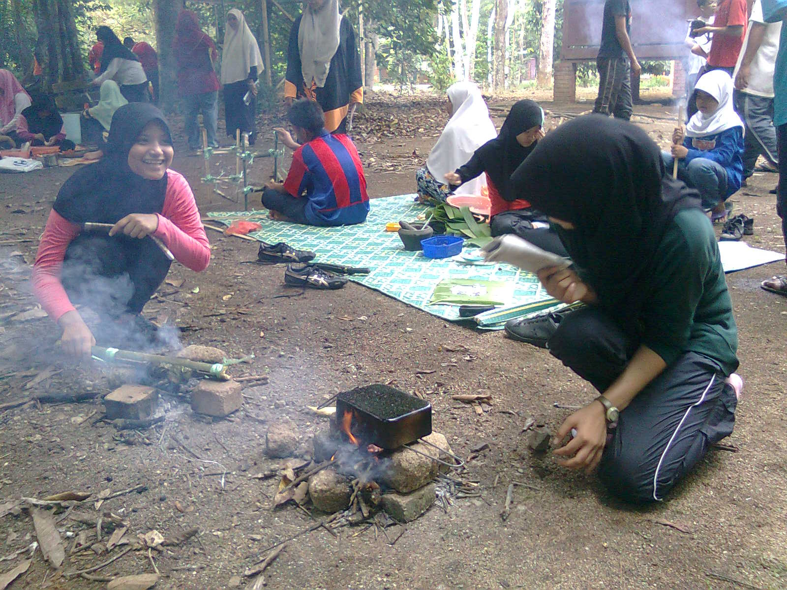 MESULL BAHAMAN: PERKHEMAHAN PERDANA UNIT2 BERUNIFORM SMK DATUK BAHAMAN