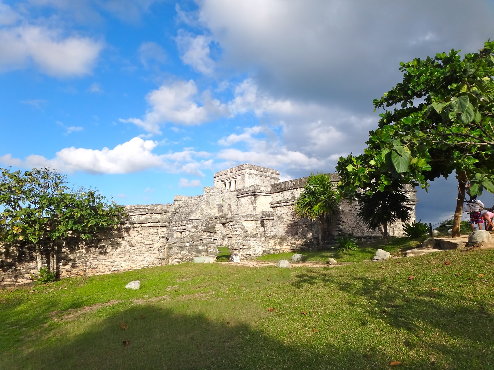 Travel, eat & meet: Tulúm: cielo, mar & ruinas.