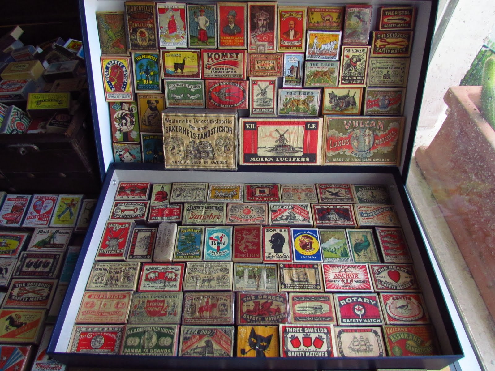 Arnon Reisman - A Phillumenist: My wooden matchboxes Treasure