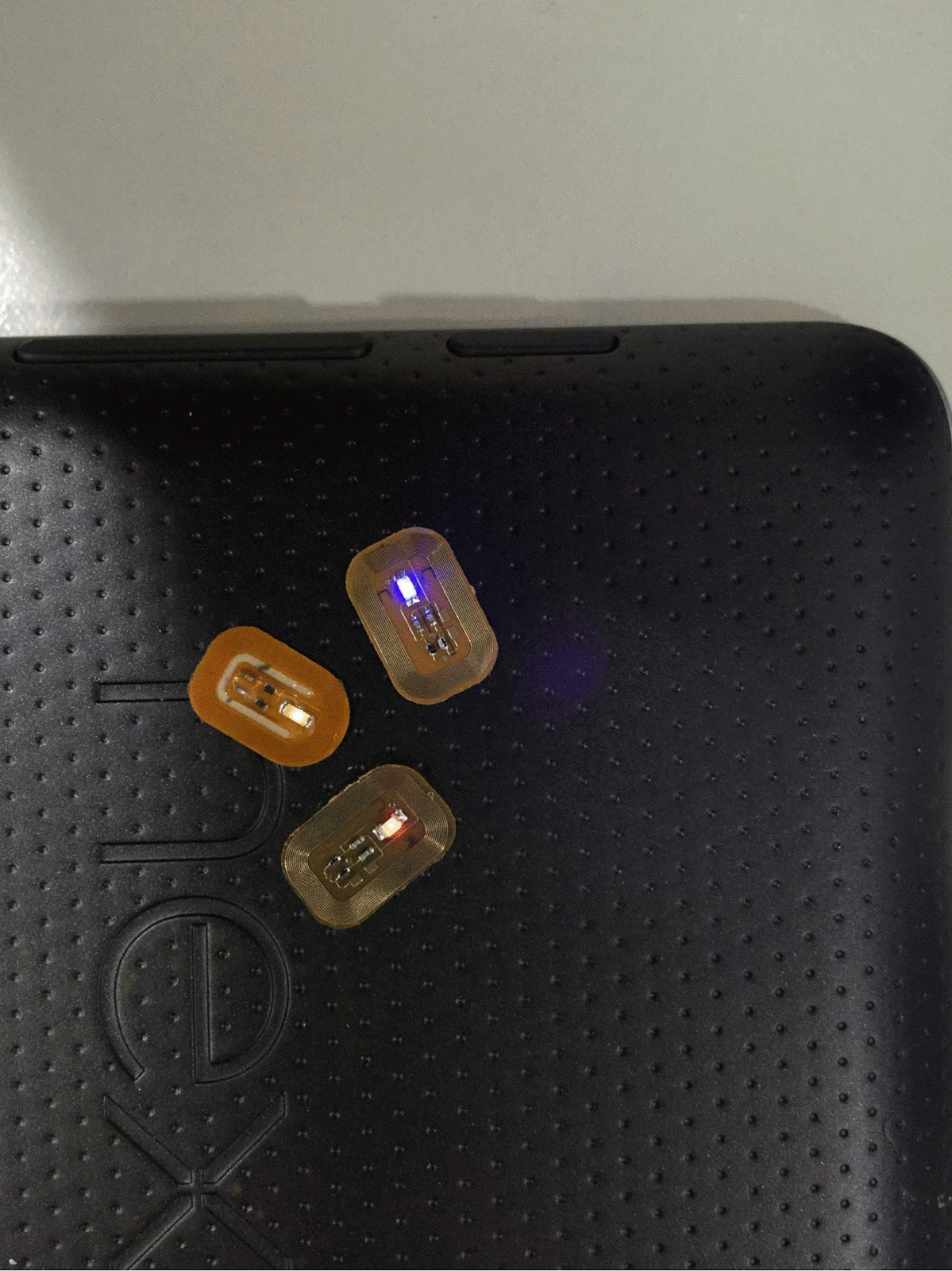 RFID Bloggy'n Tips: Review on deco fingernail, with LED flashing using NFC