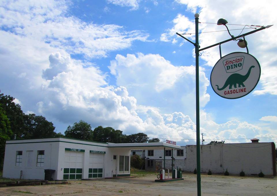 Forgotten Georgia: Old Sinclair Gas Station in Toccoa