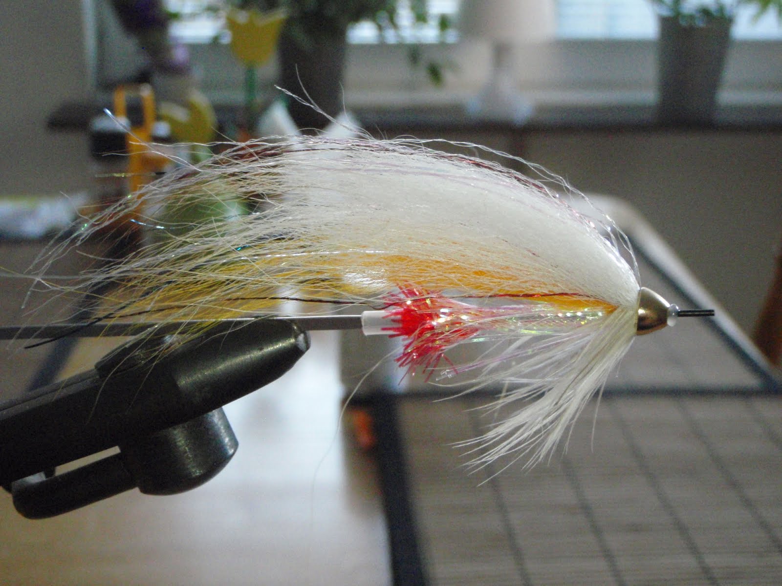 By Water: Ja ja, här kommer flugan på bild.