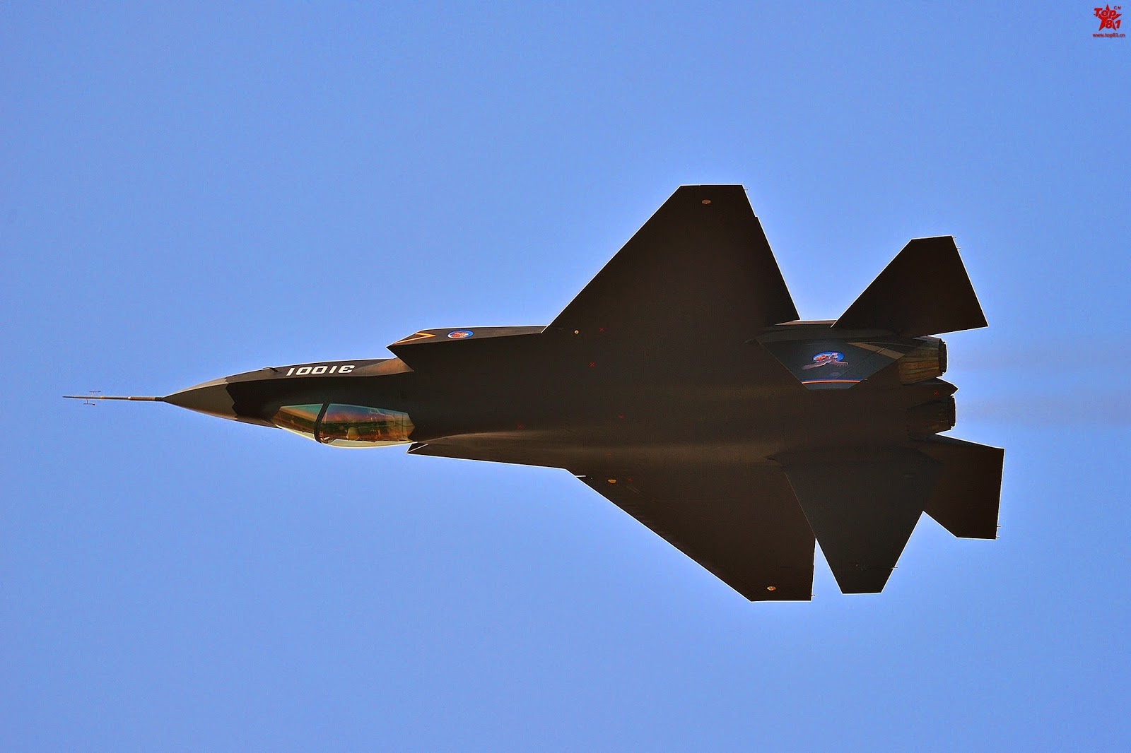 China Defense Blog: Hi-res photos of the day: J-31 at Zhuhai