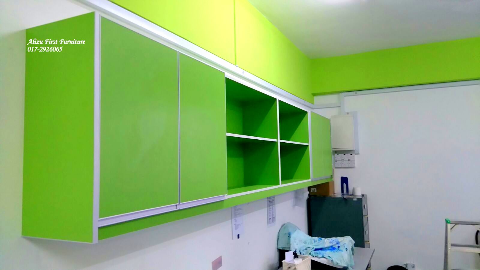 Kabinet untuk pantry office dan tempat simpanan barang pejabat di ...