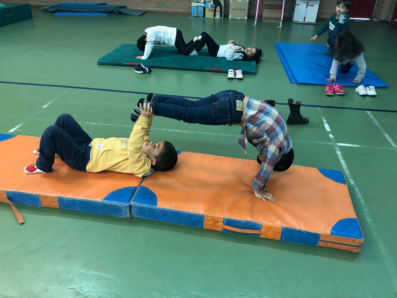 Los peques de Pedro de Valencia A: Clase de Acrosport