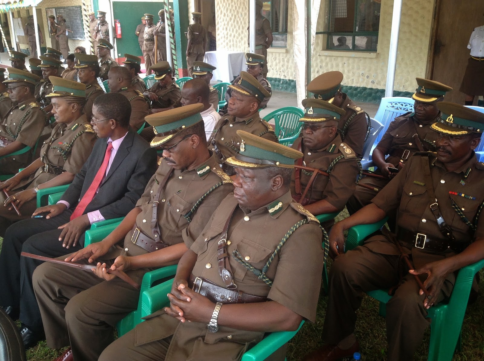 Kamishna Jenerali wa Magereza avisha vyeo maafisa wa jeshi la Magereza ...