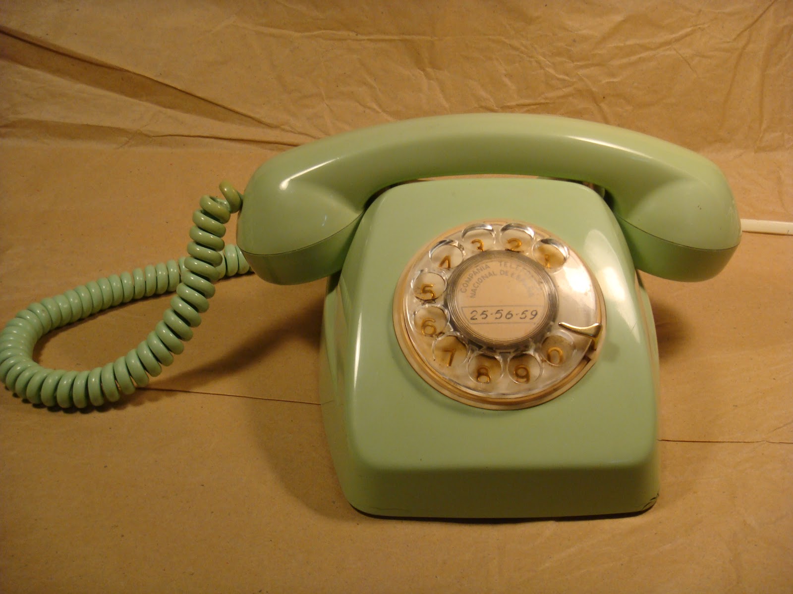 Decoración y Antigüedades: Teléfono Heraldo verde.