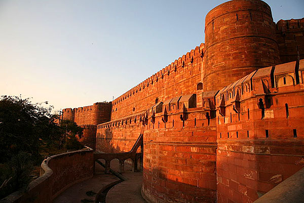 bensozia: Agra's Red Fort