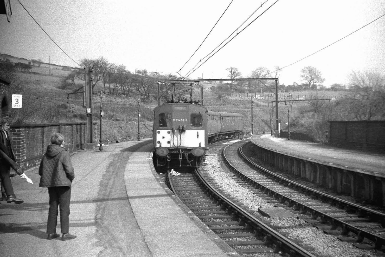 Glossop Tours: Glossop History: A History of Dinting Station