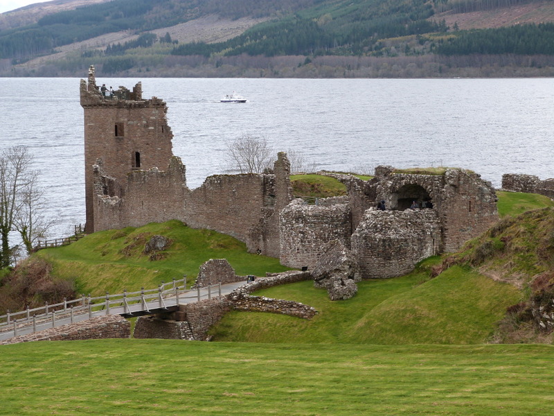 Joan Lennon's Blog: Dotting About 1 - Moniack Mhor and Urquhart Castle
