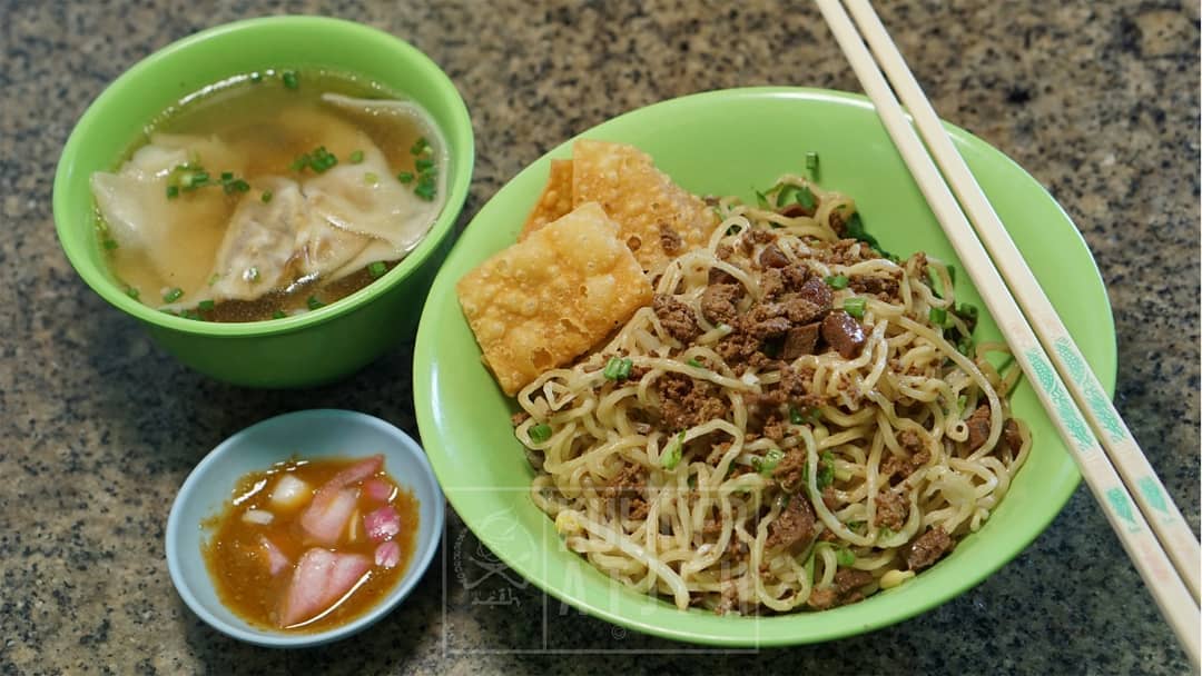 Mie Pangsit Warkop Jaya, Peunayong. Sensasi Pangsit yang tiada duanya!