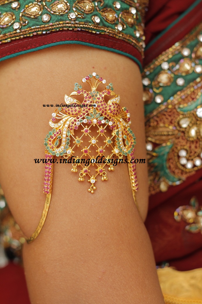 Gold and Diamond jewellery designs: Ara vanki design