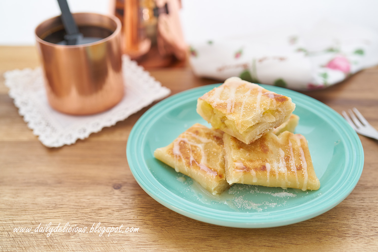 dailydelicious: Thai Banana Roti: Sweeten you day with sweet dessert!