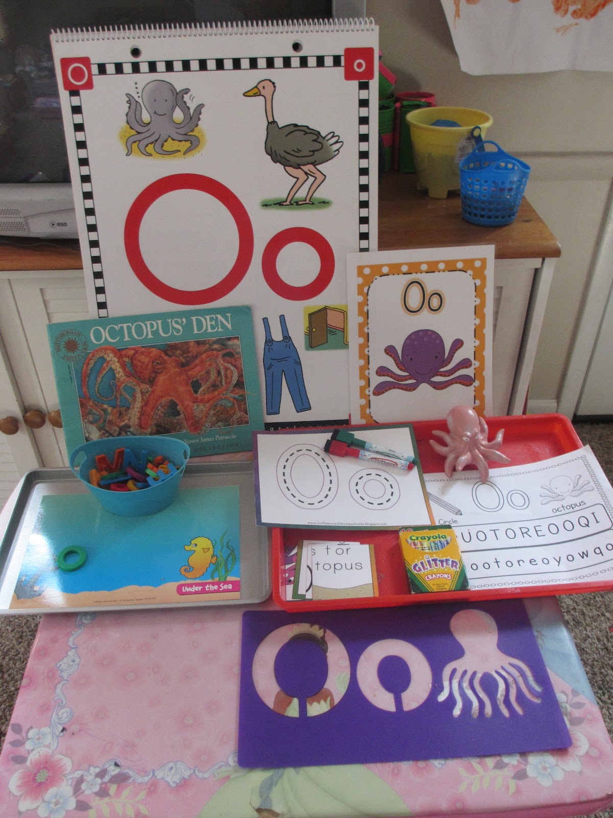 Teaching Munchkins: Oo is for Octopus
