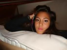 Pacar Marco Simoncelli "Kate Fretti" Menangis Saat Menyaksikan ...