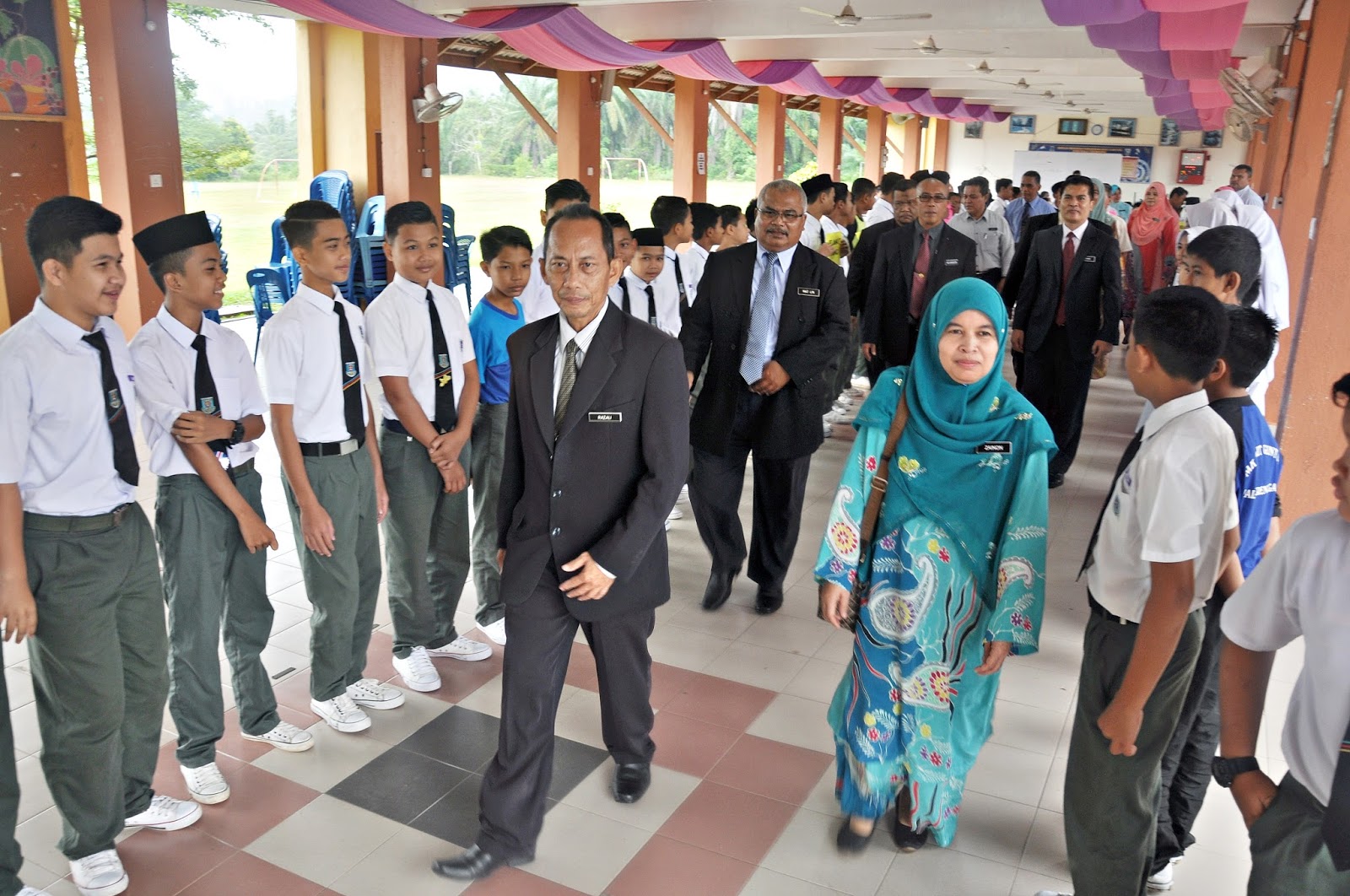 Sambutan Ketibaan Pengetua Tn Hj Razali bin Othman ke SMKBG | .: SMK ...