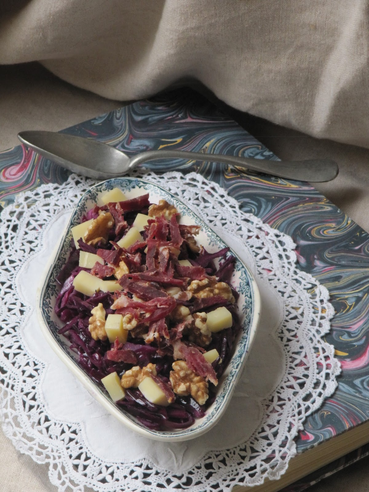 La cuisine d'ici et d'ISCA: Salade de chou rouge au comté, aux noix ...