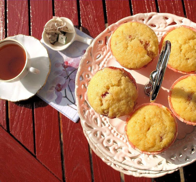 Foodiva's Kitchen: My Red Kitchen Debut - One Bowl Mango and Raspberry ...