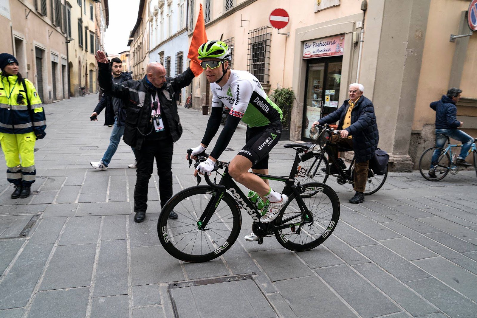 OAKLEY AERO HELMET "ARO 5" 入荷!!!!