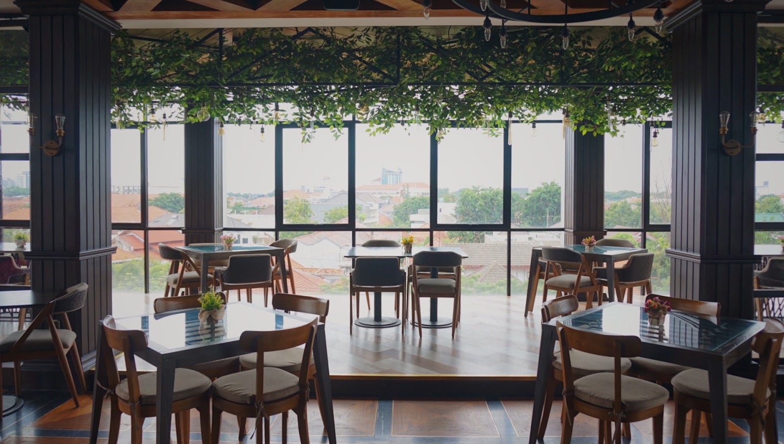 The Socialite Bistro & Lounge Surabaya (Review) | Laura Angelia