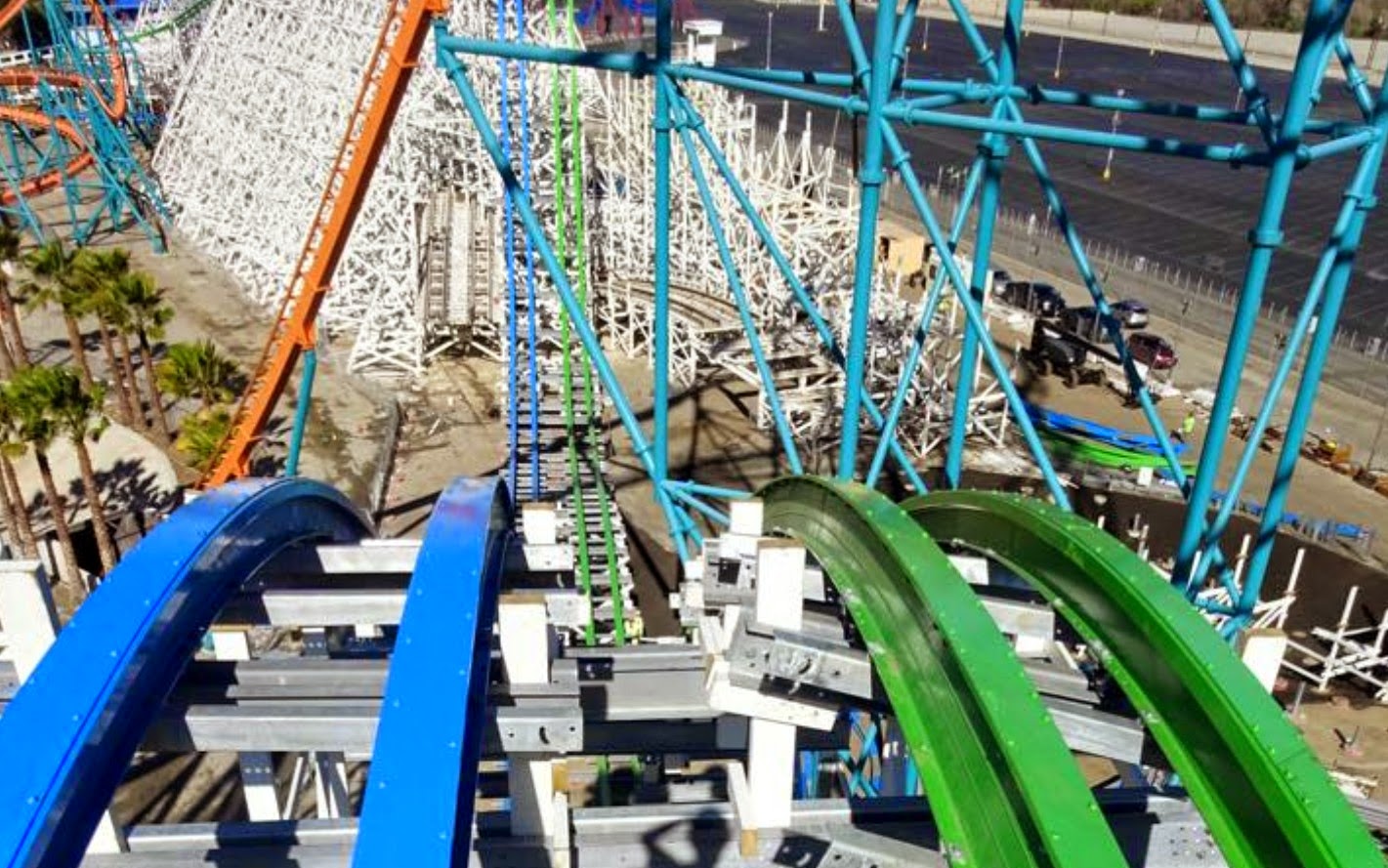 Photos de chantier pour Twisted Colossus à Six Flags Magic Mountain ...