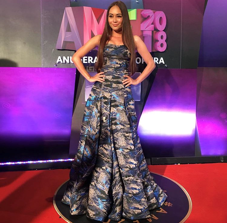 Gaya Glamor Fesyen Artis Di Anugerah Meletop Era 2018 (AME 2018 ...