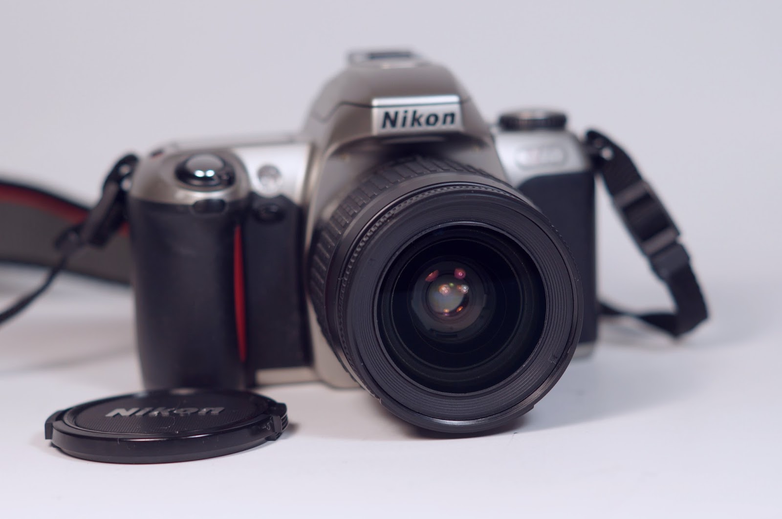 Nikon N65 35mm SLR Film Camera with 28-80mm f/3.3-5.6 AF Nikkor Lens WORKS