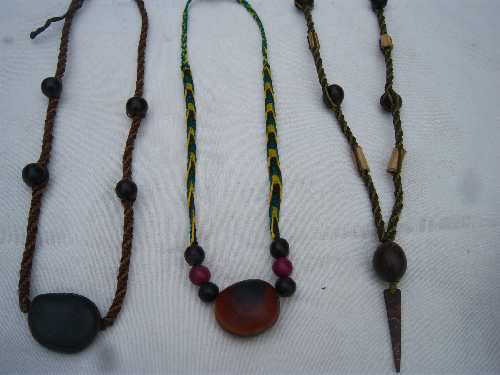 ARTESANÍAS "IN LAK´ECH": Siguen los collares