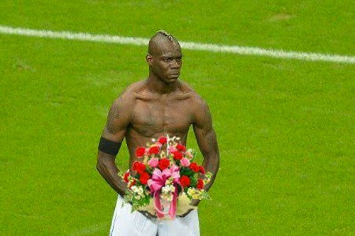 מריו באלוטלי בפוזות מצחיקות ביותר, mario balotelli meme