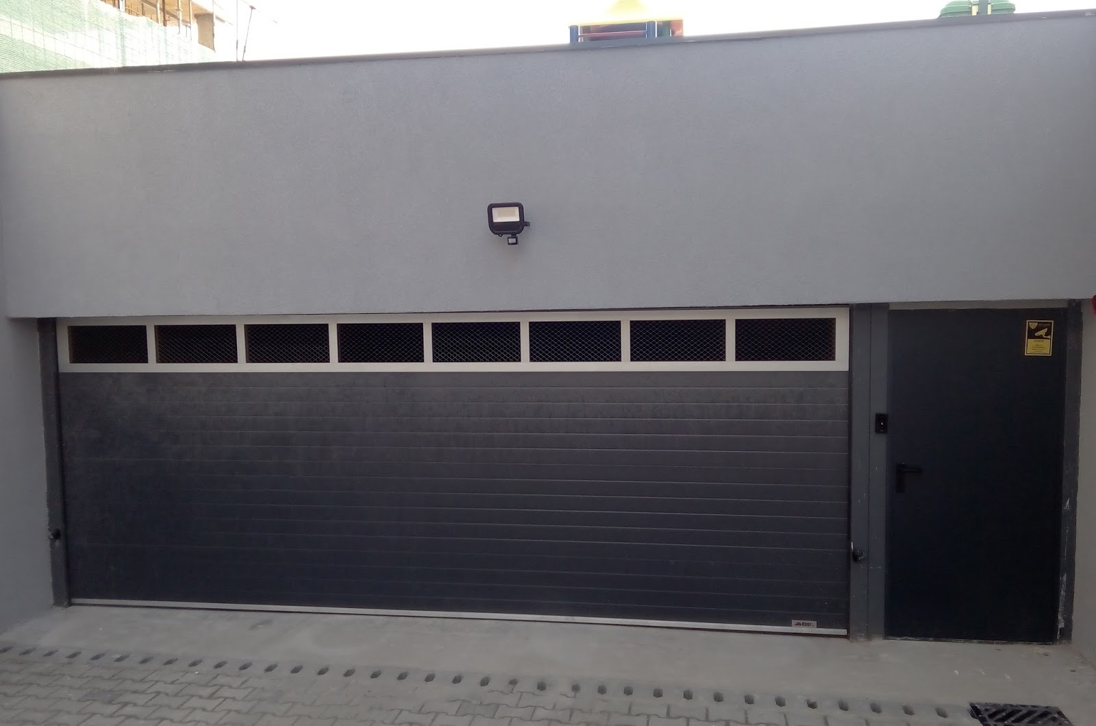 Cauti usi sectionale doorTECK® ? Producem usi sectionale calitate ...