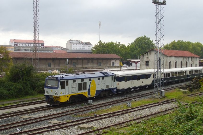 Rails sense fronteres: Locomotores dièsel sèrie 1600 de FEVE.