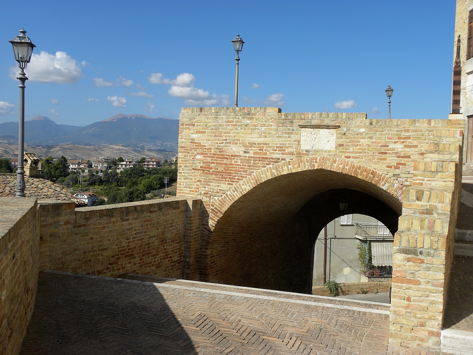 Spinetoli ( AP ), sentinella picena sulla Valle del Tronto - THE MARCHE ...