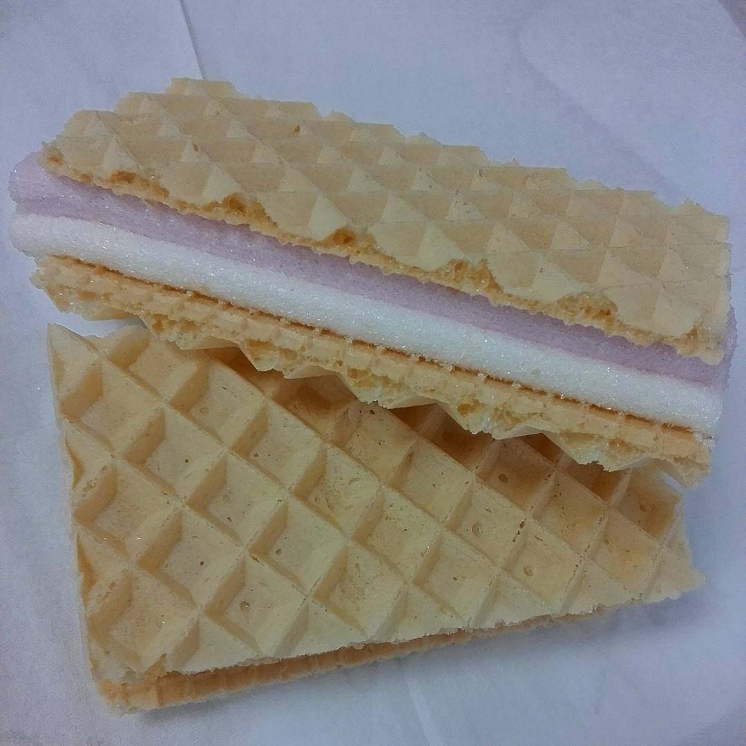 Supersupergirl's Food Reviews: Caxton pink n whites marshmallow wafers