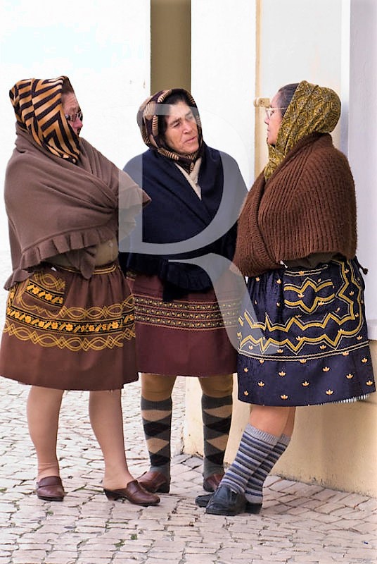 FolkCostume&Embroidery: Costume of Nazaré, Estremadura, Portugal