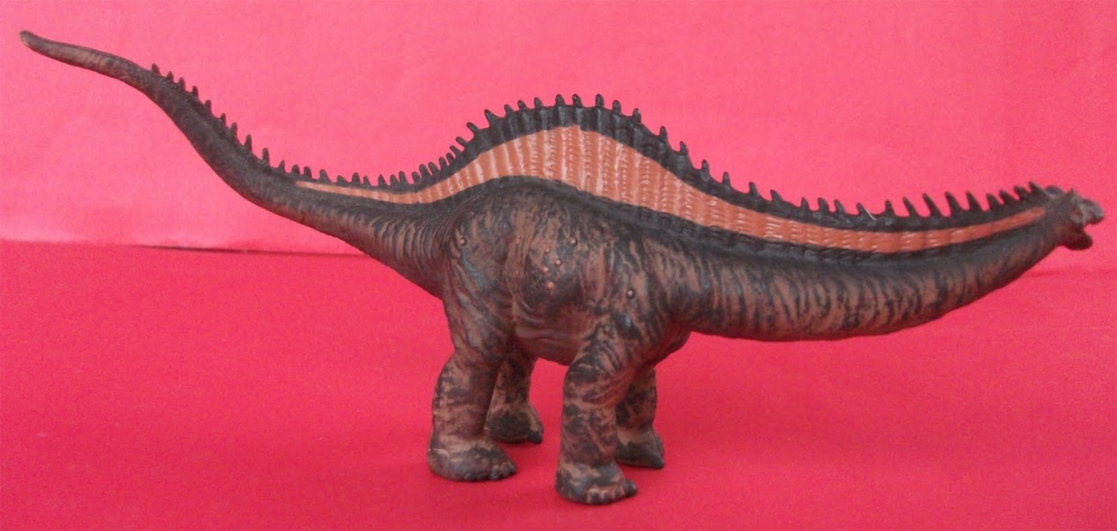 Dos Fósseis ao Plástico!: REBBACHISAURUS (PROCON COLLECTA)