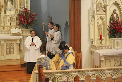 New Liturgical Movement: Photos of a New Priest’s First Mass
